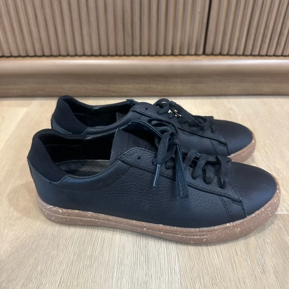 Clae | Shoes | Clae Bradley Sneakers With A Speckled Gum Sole Size 6 ...